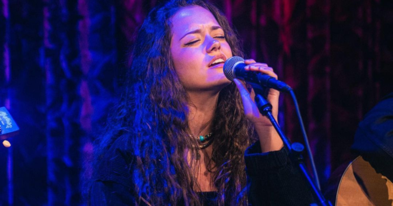 Casey Bishop Net Worth 2022 - Age, Height, Songs, BoyFriend